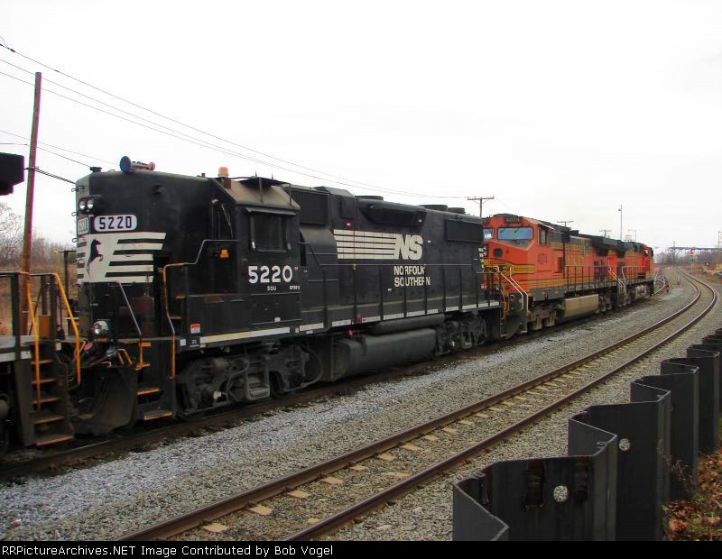 NS 5220 and BNSF 4074